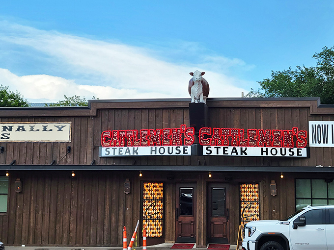 The iconic "INTERNATIONALLY FAMOUS" sign beckons meat lovers like a carnivorous lighthouse guiding hungry ships to beefy shores.