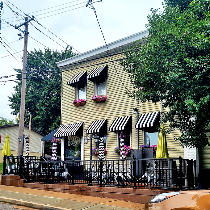 The Piccadilly at Manhattan stands ready to rescue you from another sad desk lunch.