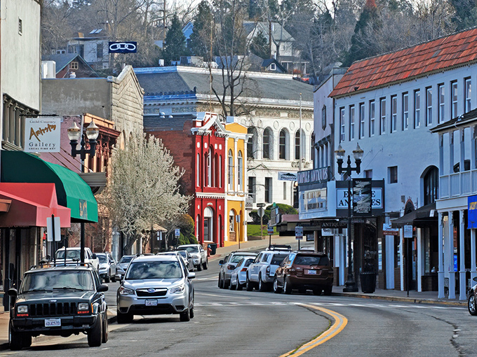 Main Street Placerville showcases a rainbow of historic storefronts that look like they're auditioning for a Hallmark movie set. Pure small-town charm without the Hollywood price tag.