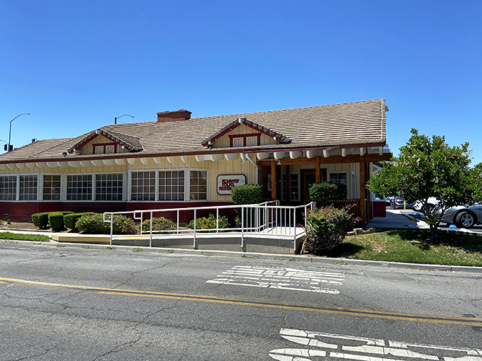 The humble exterior of Kountry Folks belies the culinary treasures within—like finding a diamond mine disguised as a garden shed in Riverside.