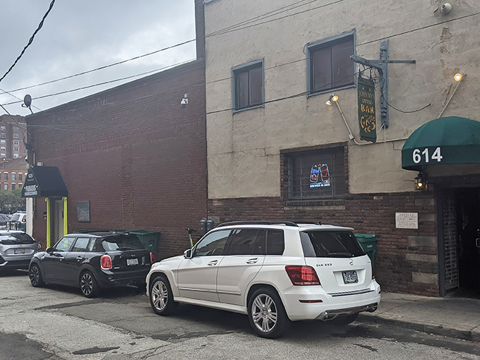 The unassuming exterior of Johnny's Little Bar might make you drive past it, but locals know this modest fa&ccedil;ade hides Cleveland's burger paradise.