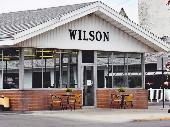 The unassuming white facade of Wilson's Sandwich Shop stands like a culinary lighthouse in Findlay, beckoning hungry travelers with promises of legendary chili.