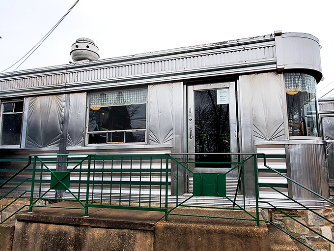 This chrome-clad beauty stands ready to feed Hatboro like a delicious fortress of breakfast dreams.