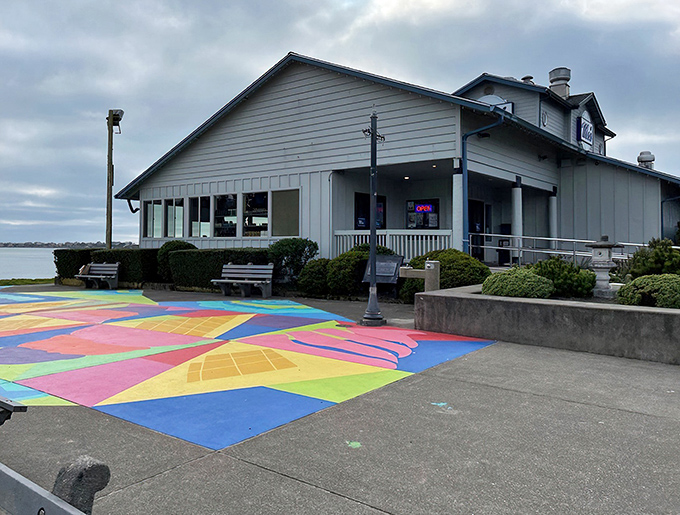 The unassuming gray exterior of Mo's belies the culinary treasures within&mdash;like finding a pearl in the most ordinary-looking oyster on the beach.