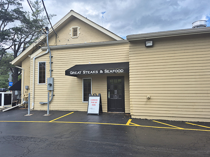 "Great Steaks & Seafood" isn't just a sign&mdash;it's a solemn promise that Kreis' delivers on with every plate that leaves the kitchen.