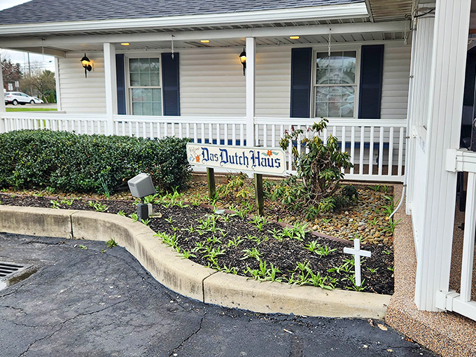 Even in the off-season, Das Dutch Haus maintains its inviting charm&mdash;like that friend who's always ready with comfort food when you need it.