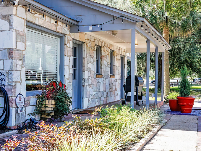 This unassuming lakeside gem proves that the best culinary treasures often hide in plain sight.