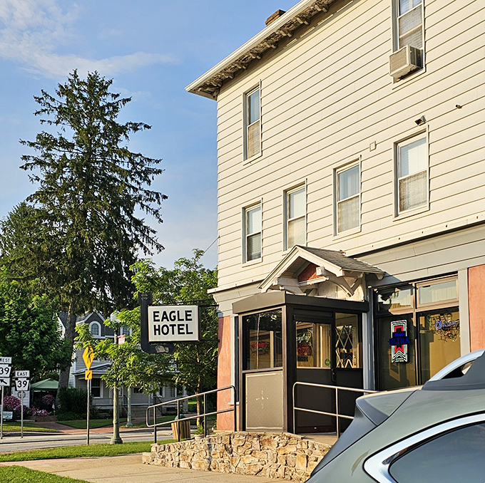 This unassuming Harrisburg gem hides culinary treasures behind its modest facade, proving extraordinary food comes from unexpected places.