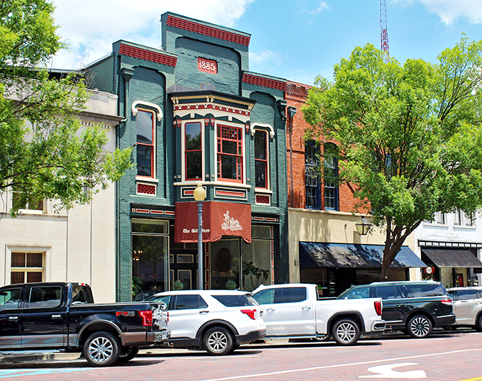 Downtown Thomasville's historic facades aren't just pretty faces &ndash; they're living history books with functioning chapters of delicious restaurants and boutiques inside.
