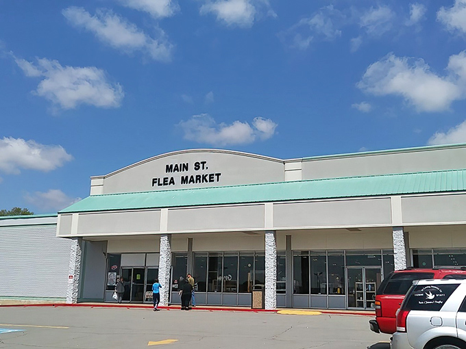 The unassuming exterior of Main St. Flea Market in Jacksonville beckons treasure hunters with the promise of discoveries waiting just beyond those doors.