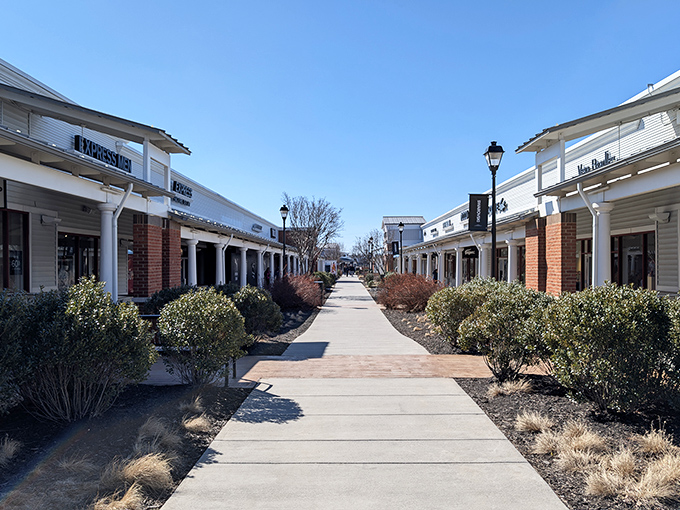 Colonial-inspired architecture meets bargain-hunter's paradise. Wide walkways and manicured landscaping create a shopping experience that feels decidedly un-outlet-like.