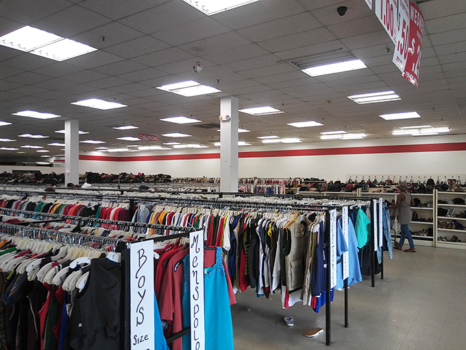 The distinctive green-roofed entrance to Park Avenue Thrift Outlet stands like a portal to treasure-hunting paradise. Adventure awaits beyond those doors!