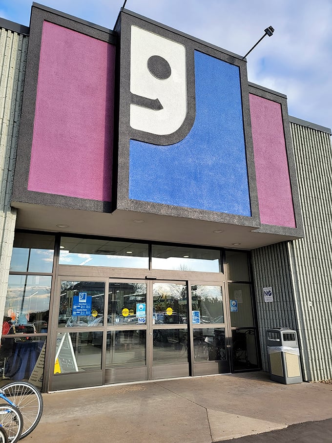 The iconic blue and pink "g" welcomes treasure hunters to this Eau Claire wonderland. Bargain paradise awaits behind those sliding doors!
