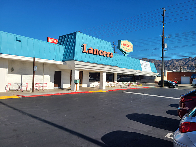 That iconic turquoise roof isn't just eye-catching&mdash;it's a beacon of comfort food promise against the Burbank mountains. Diner paradise awaits.
