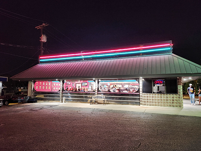 After dark, Mel's transforms into a glowing beacon of comfort food. Those pink and turquoise neon strips aren't just lights—they're a promise of deliciousness ahead.