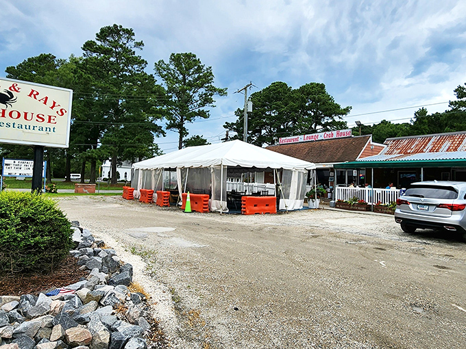 When a restaurant adds a tent outside, you know they're serious about serving as many hungry seafood lovers as possible. The seafood equivalent of "if you build it, they will come."