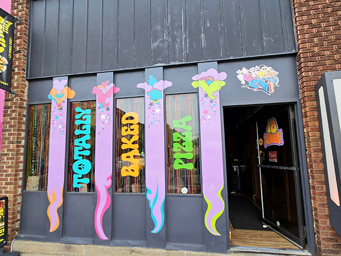 The psychedelic storefront looks like what would happen if the 1960s and a pizza joint had a love child. Groovy doesn't begin to describe it.