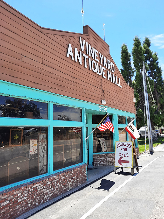 The turquoise-trimmed windows of Vineyard Antique Mall pop against rustic wood siding like a wink from the past, beckoning treasure hunters inside.