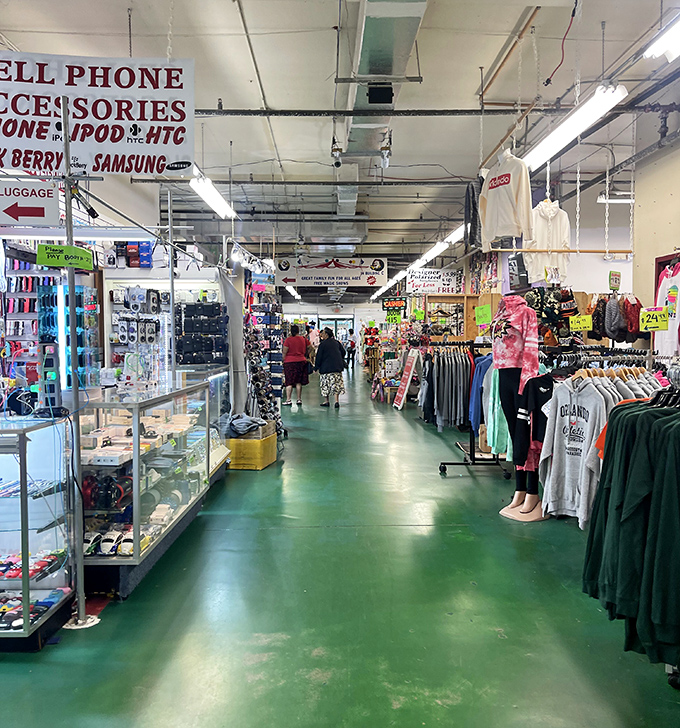 The iconic entrance sign promises not just shopping but an adventure. "Food Trucks Heaven" isn't just marketing&mdash;it's a delicious bonus to your treasure hunt.