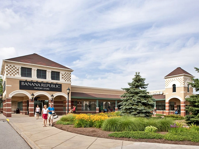 The inviting fa&ccedil;ade of Banana Republic Factory Store greets shoppers with classic outlet charm &mdash; upscale style at irresistible prices.