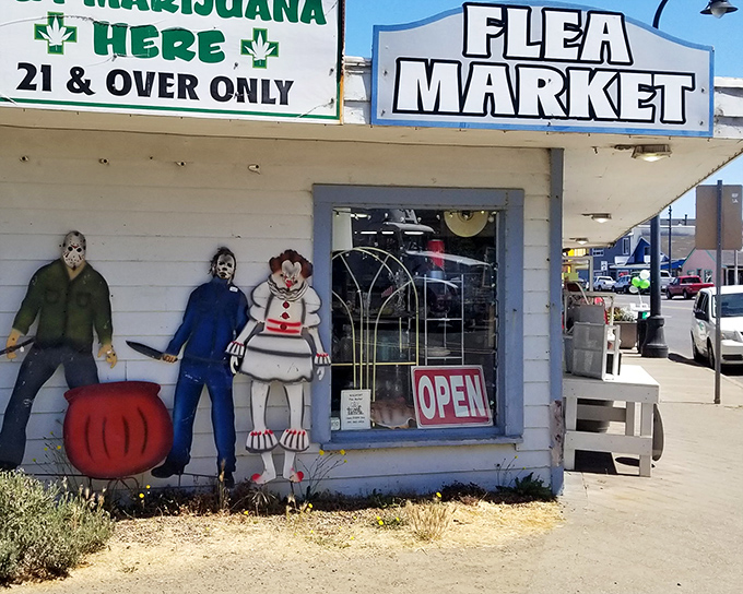 The entrance says it all &ndash; Halloween horror figures welcome you to a treasure hunt that's equal parts quirky and captivating.