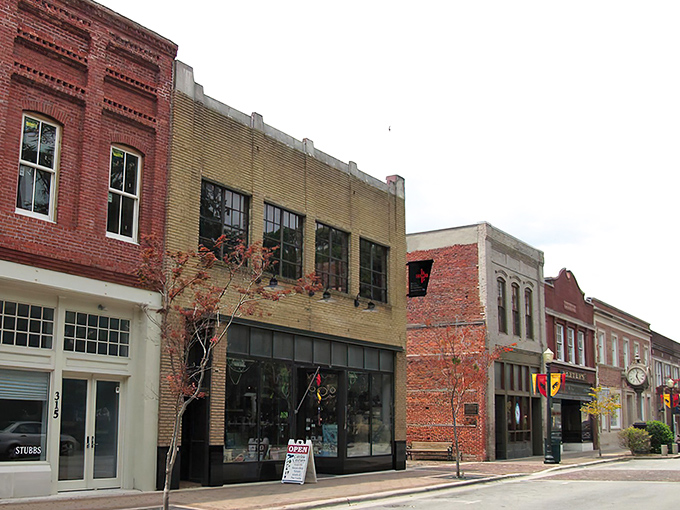 Downtown New Bern's historic storefronts stand like a lineup of architectural celebrities, each brick telling a story older than most Hollywood franchises.