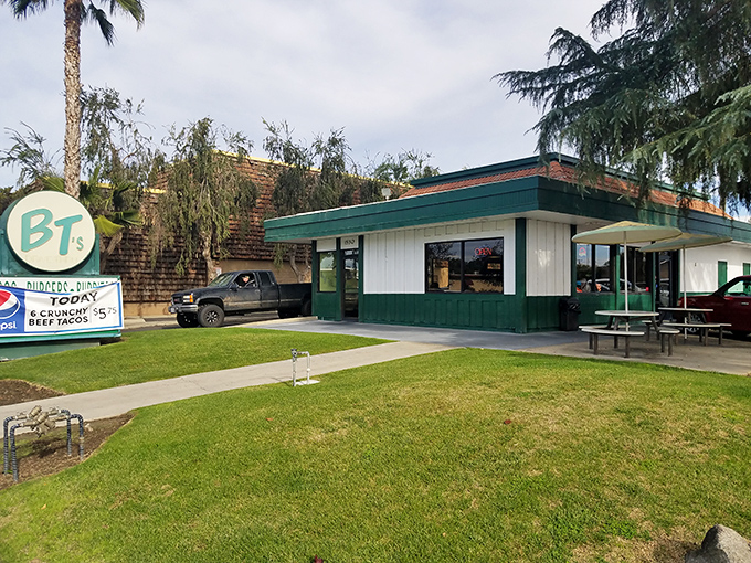 A closer look at this Visalia landmark reveals the perfect spot for outdoor dining under palm trees and pines&mdash;California casual at its finest.