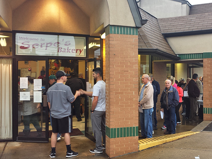 The unassuming exterior of Serpe & Sons Bakery proves once again that the best culinary treasures often hide behind the simplest facades.
