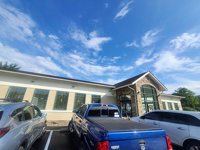 The stone-accented entrance promises good things ahead – and boy, does Bingham's deliver on that architectural promise.