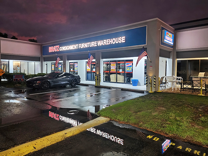 The bright blue sign against Florida's cloud-dotted sky promises treasure hunting that doesn't require a metal detector or wet suit&mdash;just comfortable shoes and an eye for bargains.