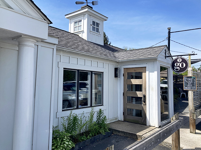 Modern meets classic in a design dance that would make Frank Lloyd Wright order seconds.