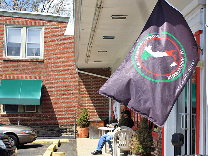 That striped awning might as well be a beacon calling sandwich pilgrims home to hoagie heaven.
