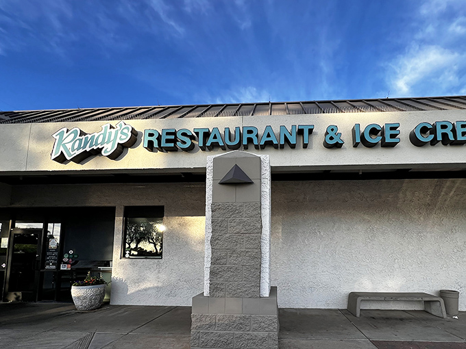 The unassuming facade of Randy's Restaurant & Ice Cream stands like a culinary lighthouse in Scottsdale, promising comfort food salvation to hungry travelers.