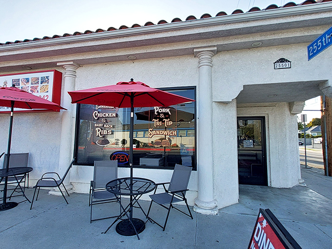 The unassuming exterior of Harry's hides barbecue treasures within, like a culinary speakeasy that trades in smoke and satisfaction.
