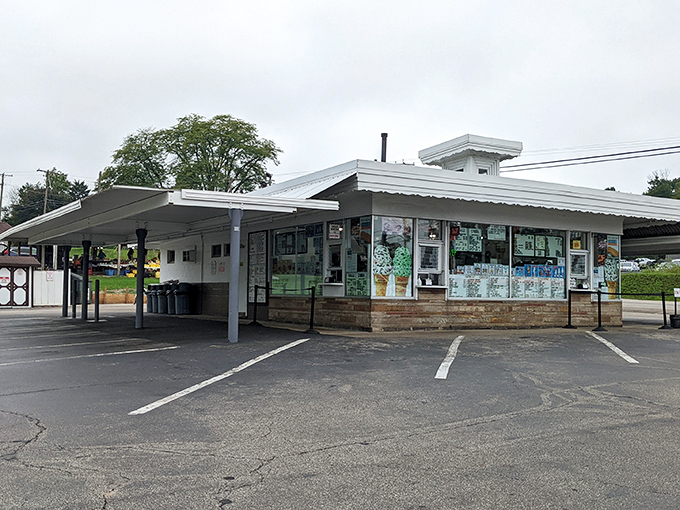 The unassuming white exterior of Dalton Dari-ette stands like a time capsule of Americana, promising simple pleasures that modern gastronomy often overlooks.