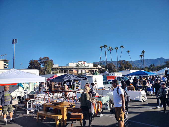 Vendors set up shop with the San Gabriel Mountains providing a quintessentially Californian backdrop&mdash;nature's way of saying "shop here, it's gorgeous!"