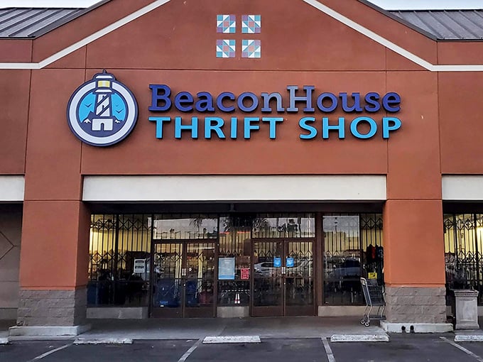 The terracotta-colored fa&ccedil;ade with its cheerful lighthouse logo promises treasure hunting adventures within. No fancy designer boutique prices here&mdash;just honest-to-goodness bargains.