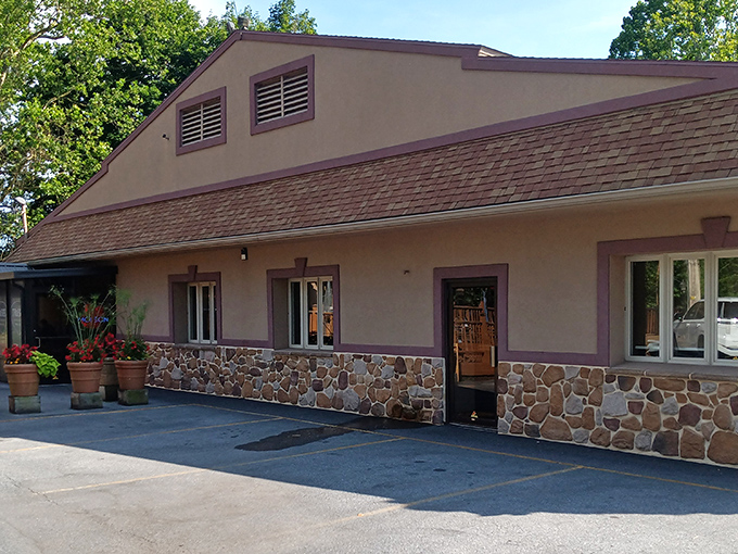 Stone meets stucco in this unassuming roadside gem. Like all great culinary adventures, Stoney Creek Inn proves you can't judge a restaurant by its fa&ccedil;ade.