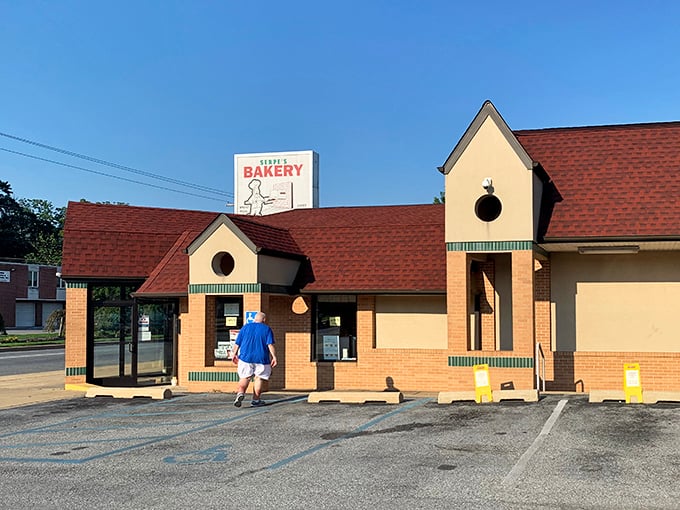 The unassuming exterior of Serpe & Sons Bakery proves once again that the best culinary treasures often hide behind the simplest facades.