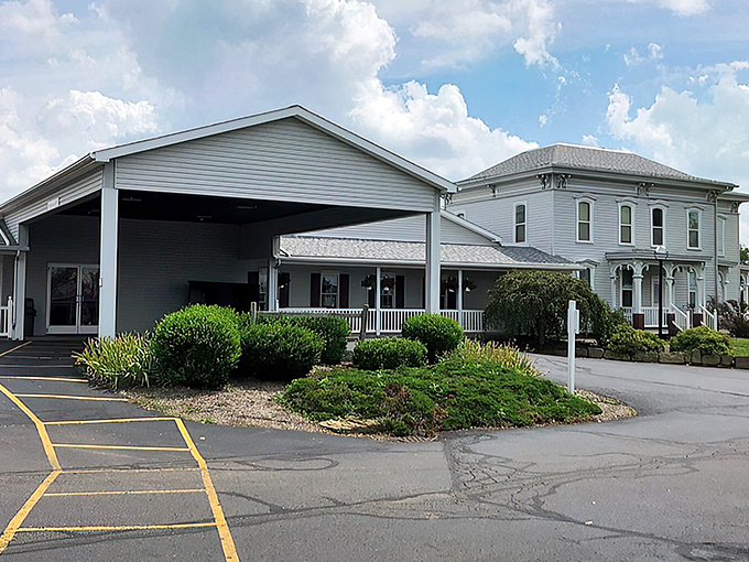 The unassuming exterior of Dutch Kitchen in Dalton hides culinary treasures within, like finding a diamond in Ohio's pastoral quilt.
