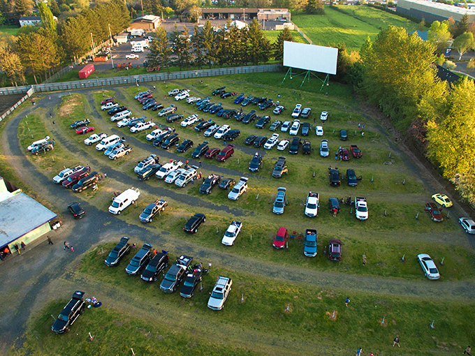 Aerial view of automotive nostalgia! Cars arranged in perfect formation facing the giant screen, like a congregation worshipping at the altar of cinema.
