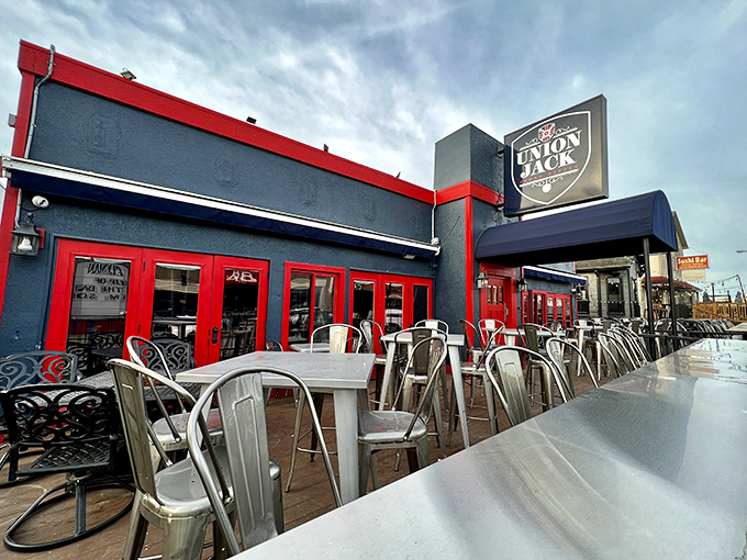 Modern meets traditional in this sleek outdoor space where pints and conversation flow as freely as the Indiana breeze.