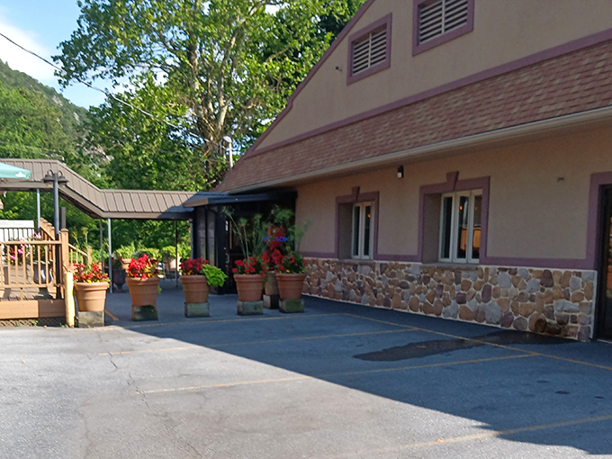 Stone meets stucco in this unassuming roadside gem. Like all great culinary adventures, Stoney Creek Inn proves you can't judge a restaurant by its fa&ccedil;ade.