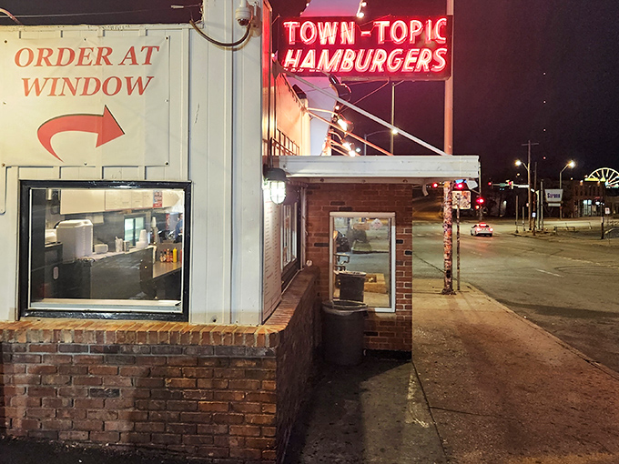 That neon glow isn't just a sign—it's a beacon for night owls and burger enthusiasts alike. Kansas City's midnight oasis awaits.