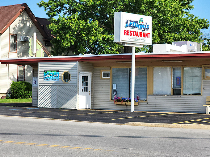 The kind of unassuming exterior that keeps the best breakfast secrets hidden in plain sight.