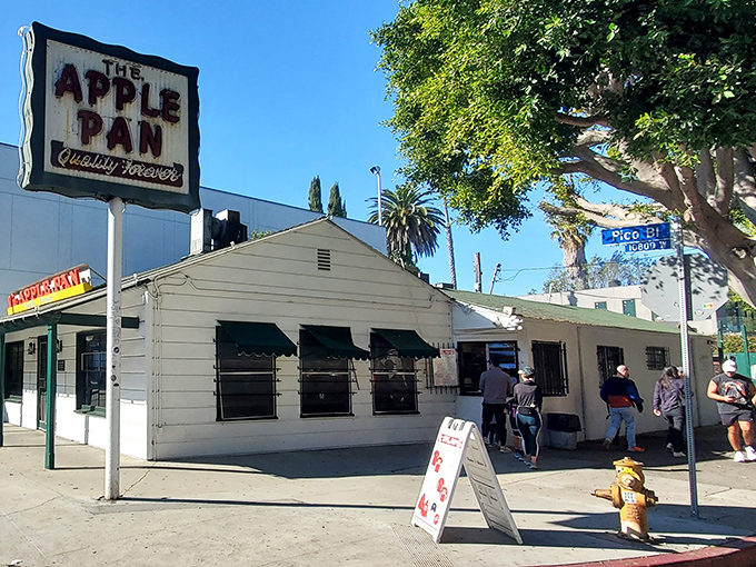 The unassuming white building on Pico Boulevard has been stopping traffic since the Truman administration. Time travel never looked so delicious.