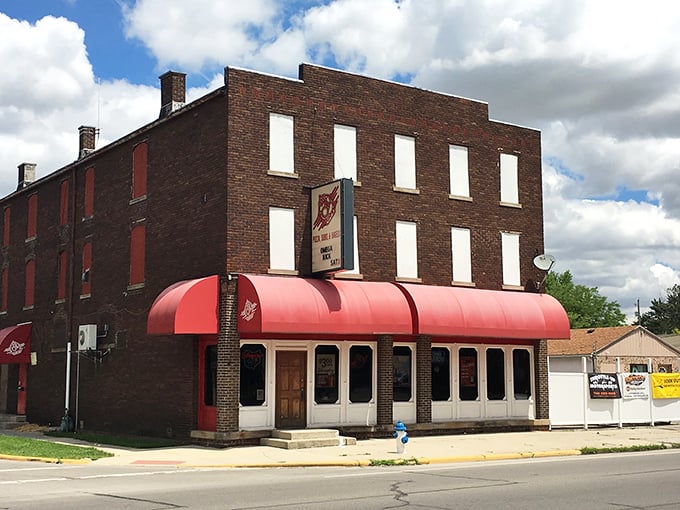 This classic brick building houses Marion's worst-kept secret—a pizza joint so good locals debate whether to tell outsiders or keep it all to themselves.