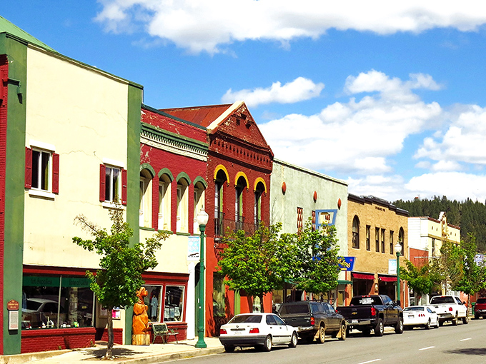 Downtown Quincy's colorful storefronts look like a movie set, but this is real small-town charm that doesn't require a Hollywood budget.
