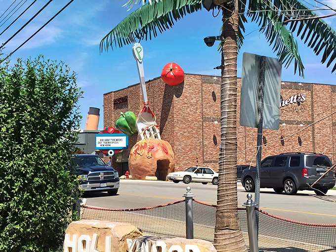 The architectural equivalent of "go big or go home"&mdash;Pasghetti's exterior features what might be the Midwest's most ambitious meatball and fork sculpture. Italian grandmothers everywhere are nodding in approval.