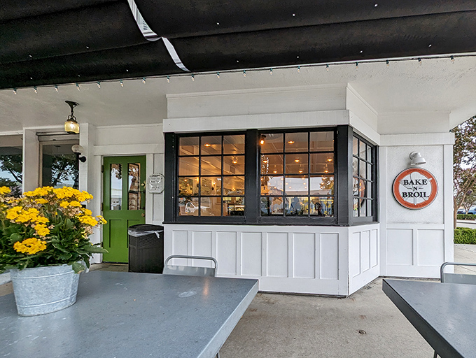 The iconic Bake n Broil sign promises "Simply Good Food" &ndash; a refreshing understatement that belongs in the Modesty Hall of Fame.